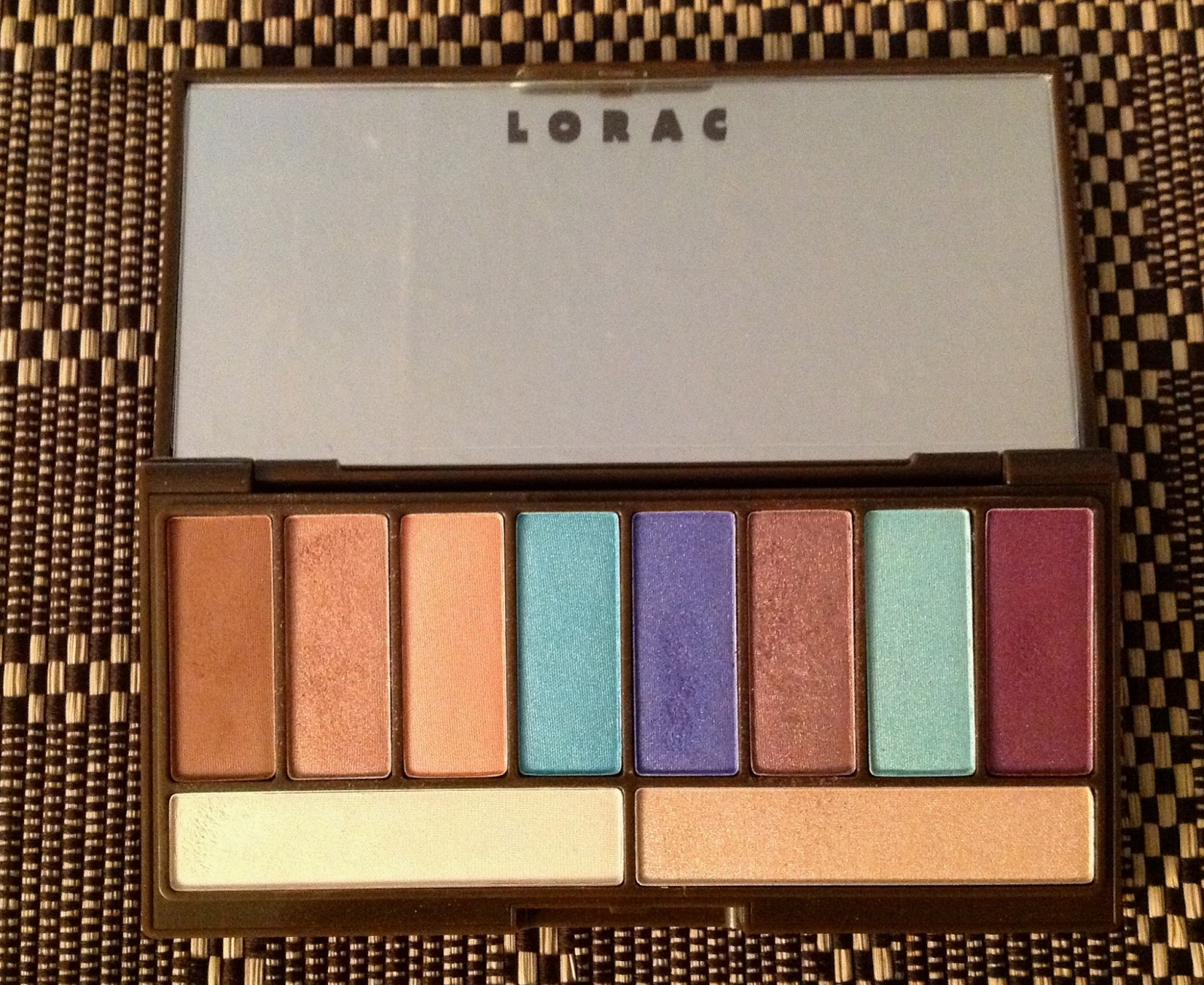 The (Gasp!) Girl: Sea Foam Eye Color