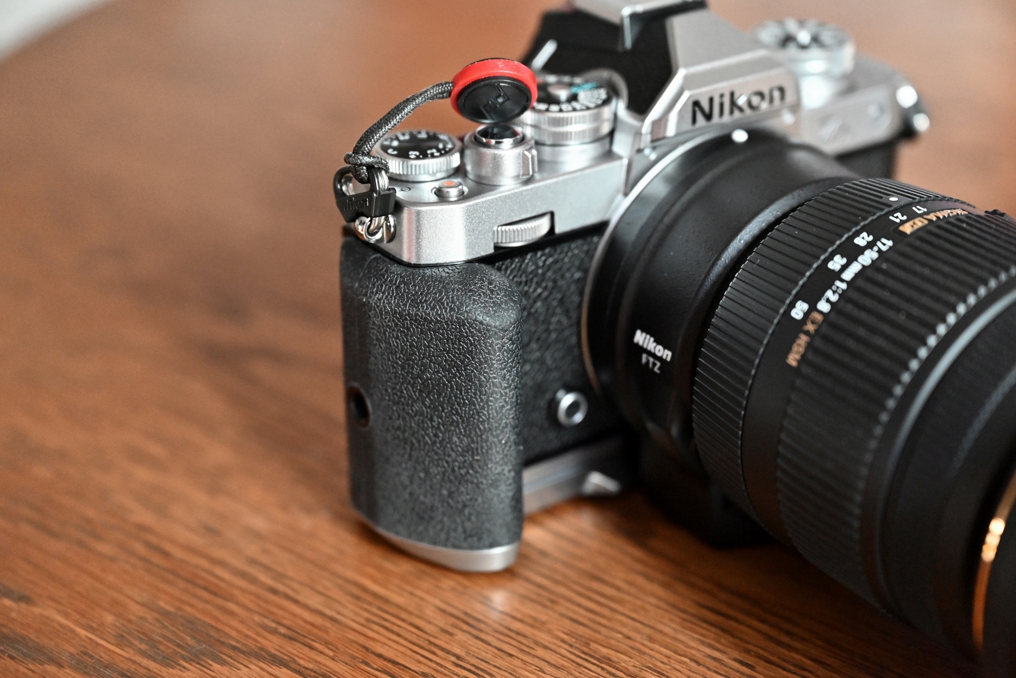 Griffe für Nikon Z fc, SmallRig L-Shape Grip und JJC HG-ZFC.