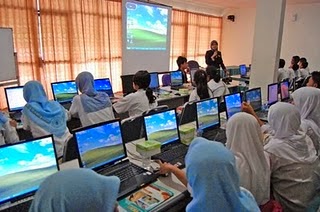 PERAN TEKNOLOGI INFORMATIKA DI BERBAGAI BIDANG