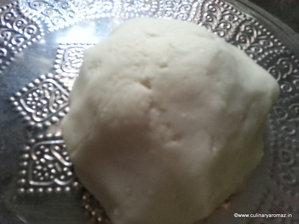 Culinary Aromaz: Ari Pathiri (Flattened Rice Powder Bread)