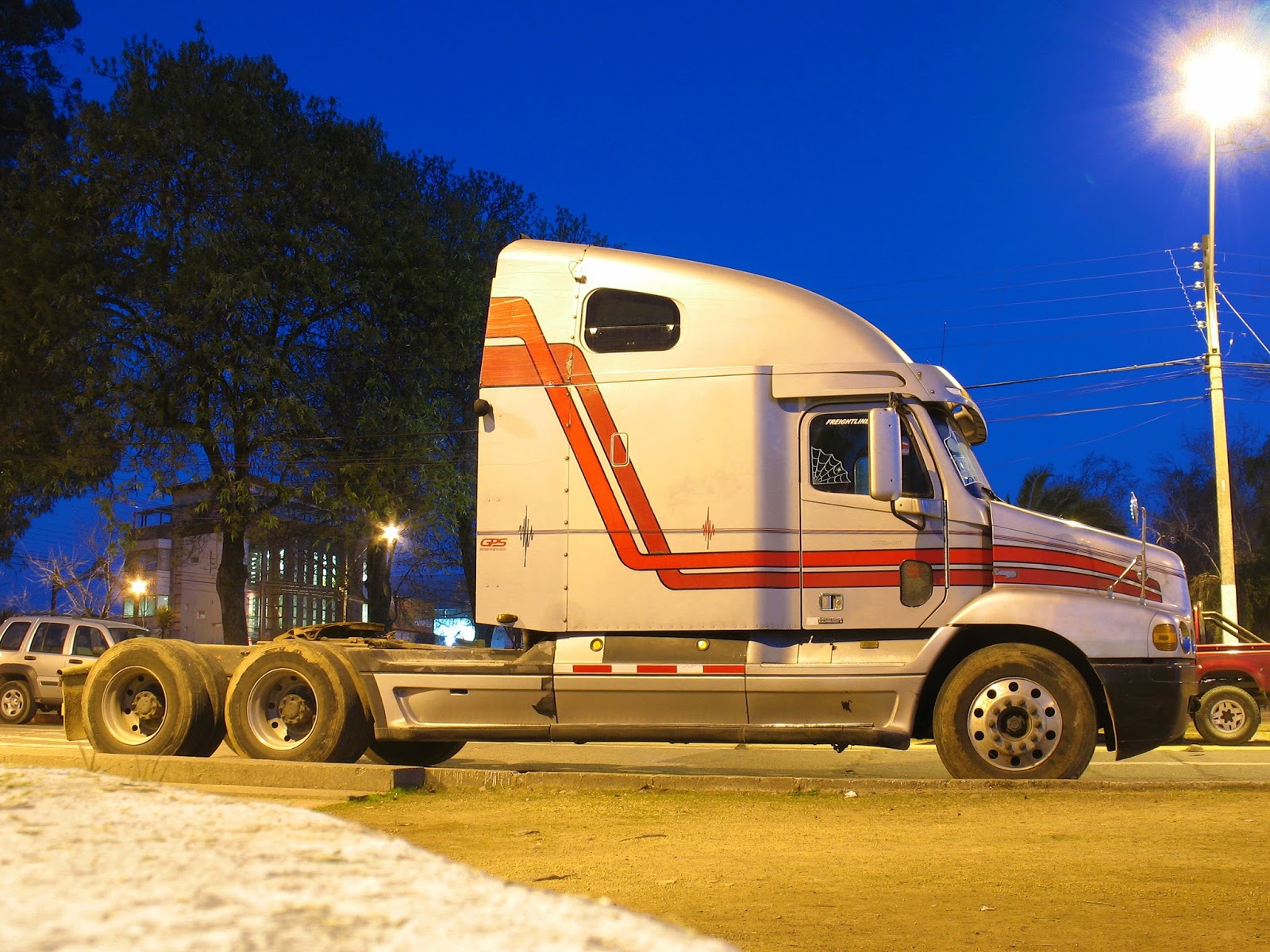 DIECIOCHO RUEDAS: 20 AÑOS DEL CENTURY CLASS Y ACTROS... LOS CAMIONES ...