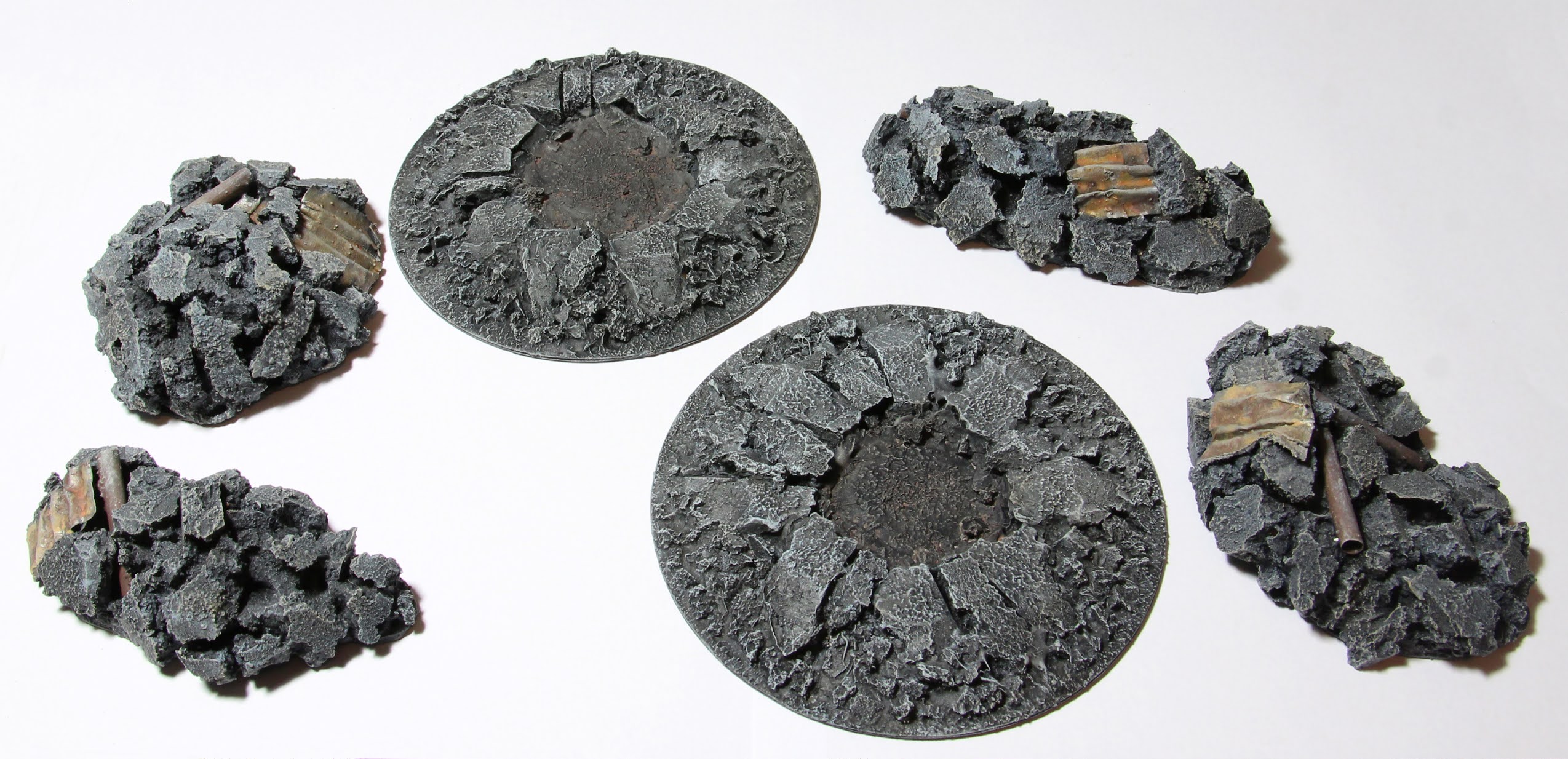 More simple Warhammer 40k terrain: craters and rubble piles