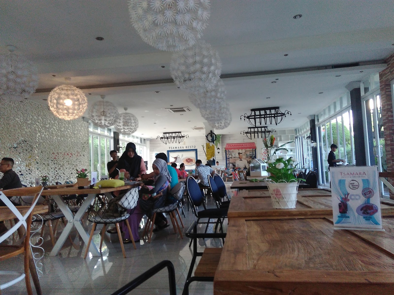 Tsamara Resto - Resto dengan Konsep Unik, Hangout Kekinian - Cerita Sore