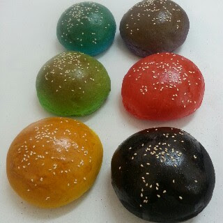 Aneka burger warna warni - Trend Kuliner Indonesia
