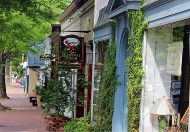 A Spring Picnic and Historic Middleburg Tour - Grapes & Grains