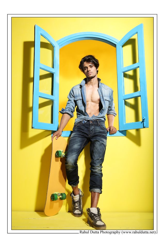 Shirtless Bollywood Men: Abhinav Abhi