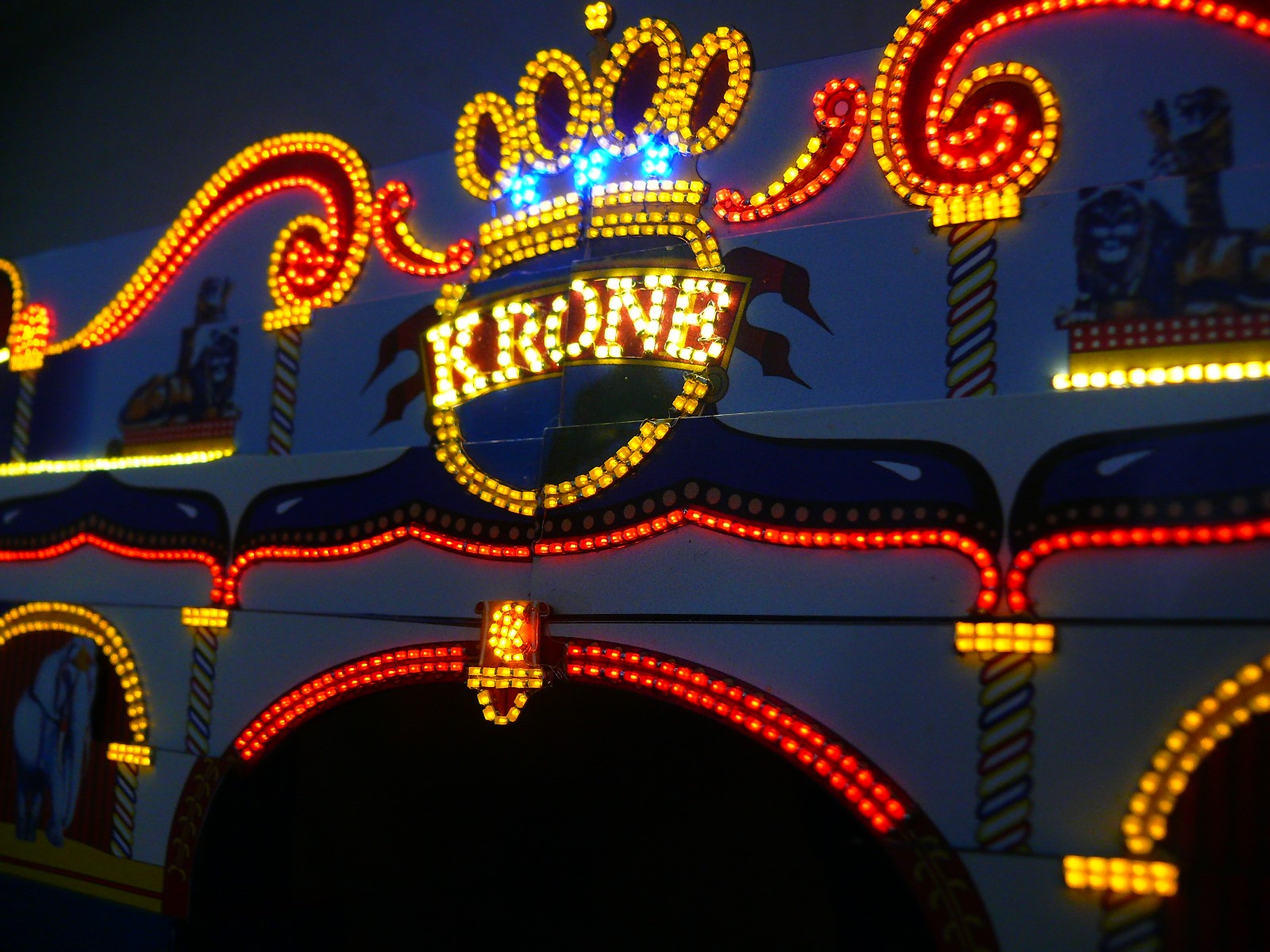 Circusmodellbau: Circus Krone 1:87