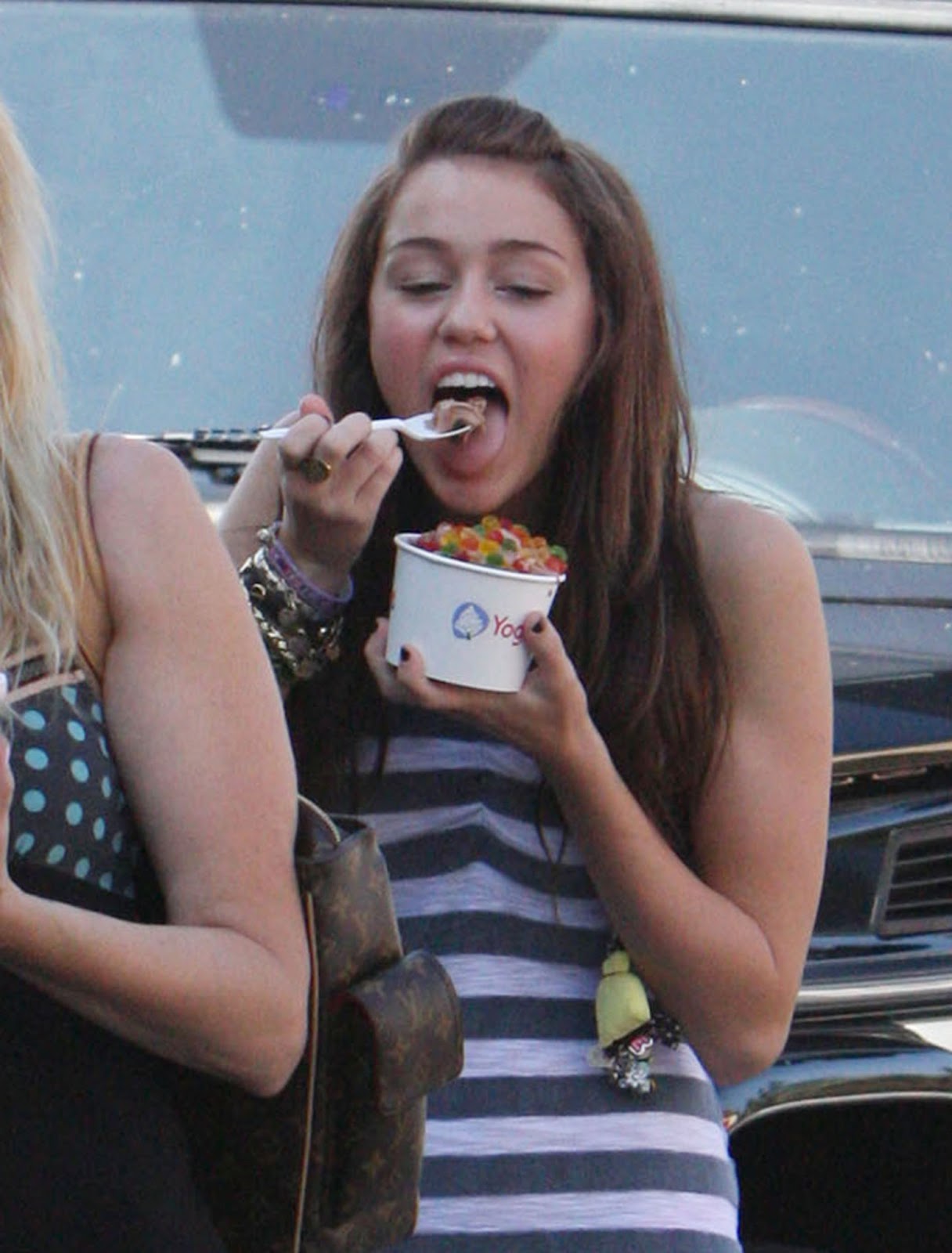 Celebs eating: Miley Cyrus