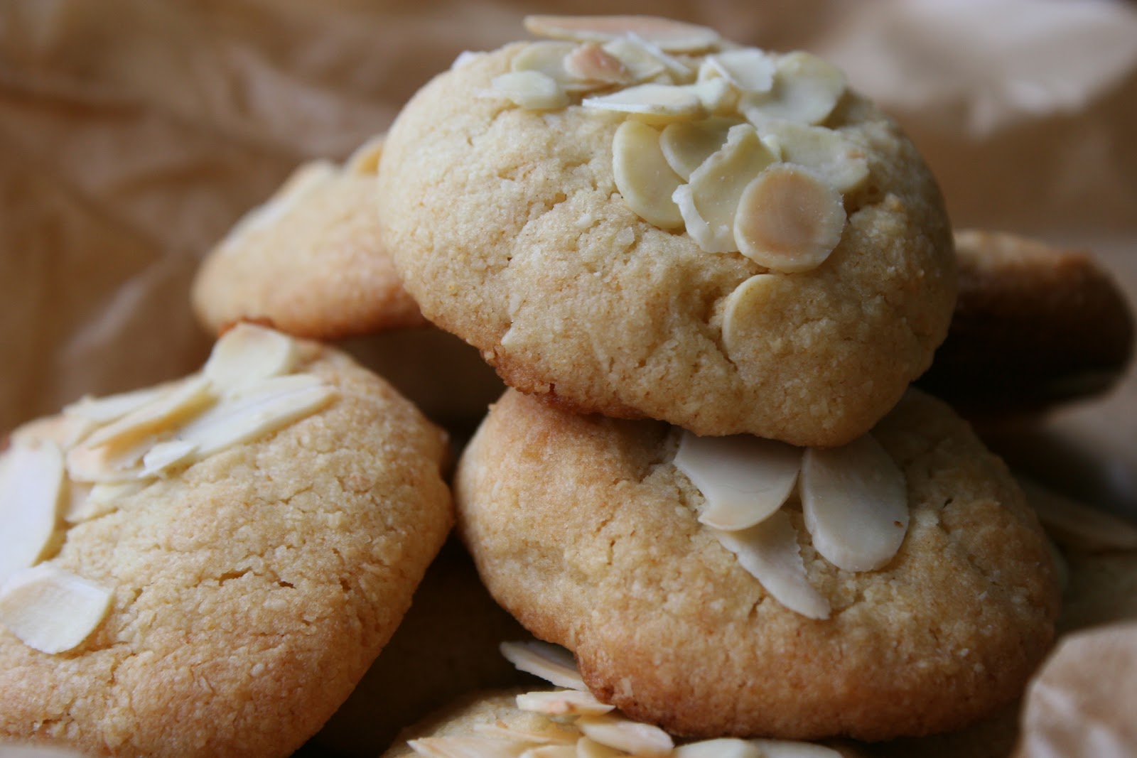 The Kitchenary Tales: Amandelkoekjes