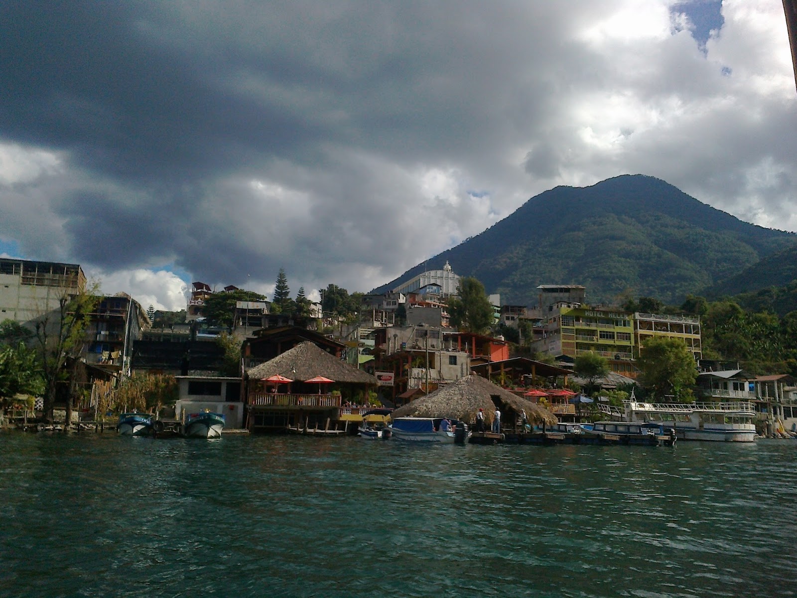VIVITOS Y COLEANDO Patricia Savastano: Panajachel
