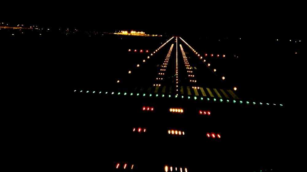 Visual approach slope indicator