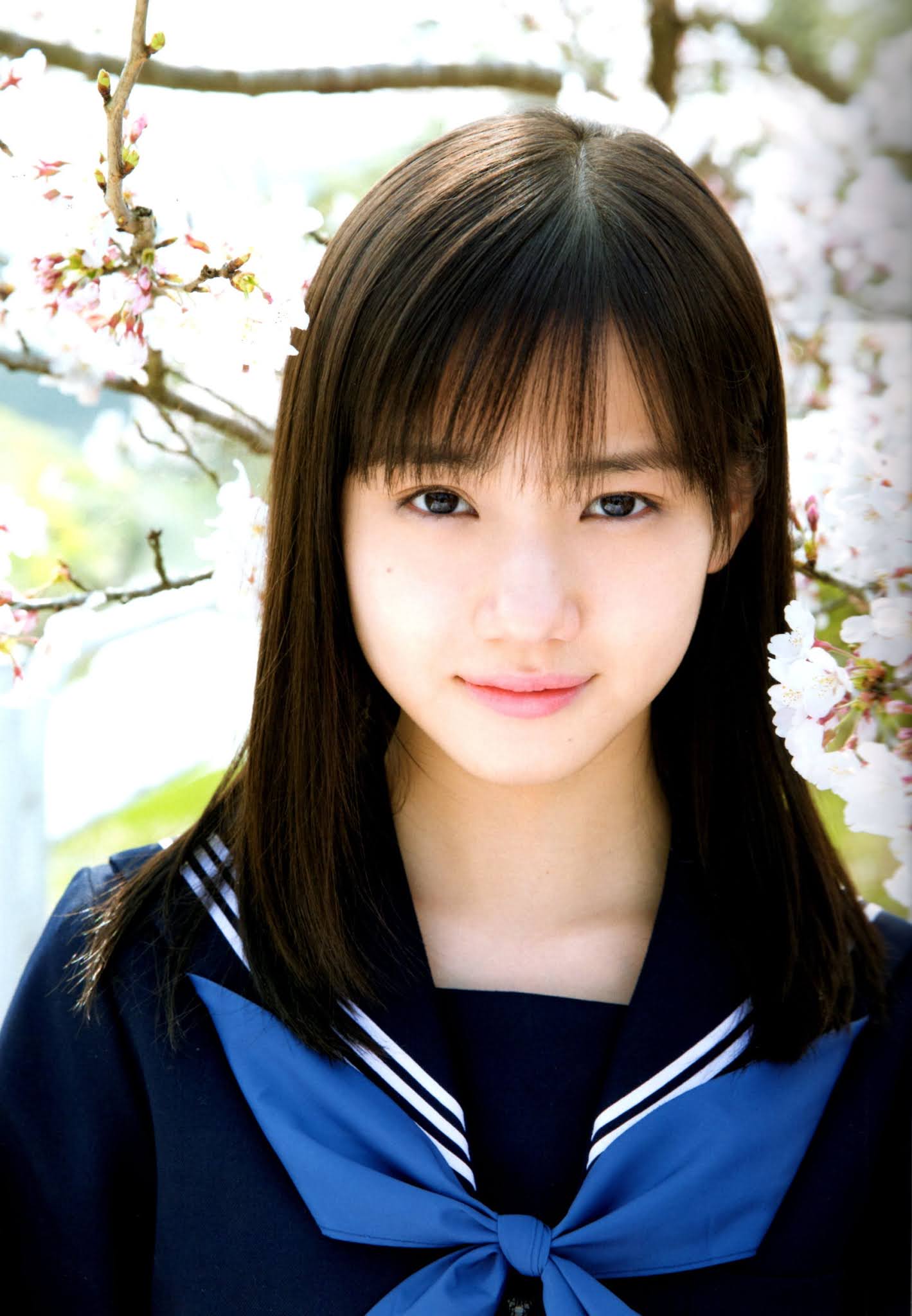 [Photobook] Morning Musume - Reina Yokoyama 1st Photobook - THIS IS REINA