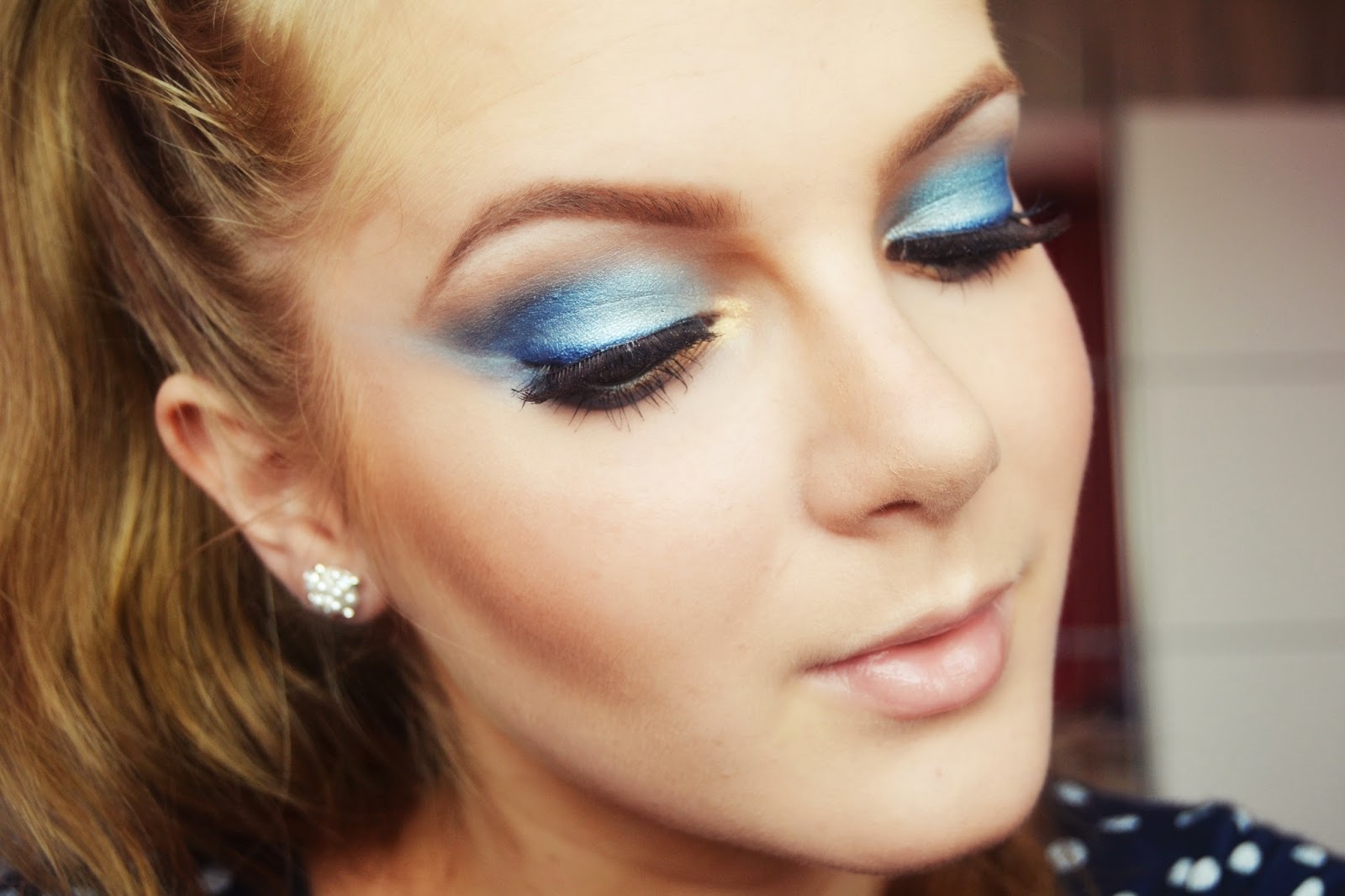 Beautylicious Blue And Gold Smokey Eyes