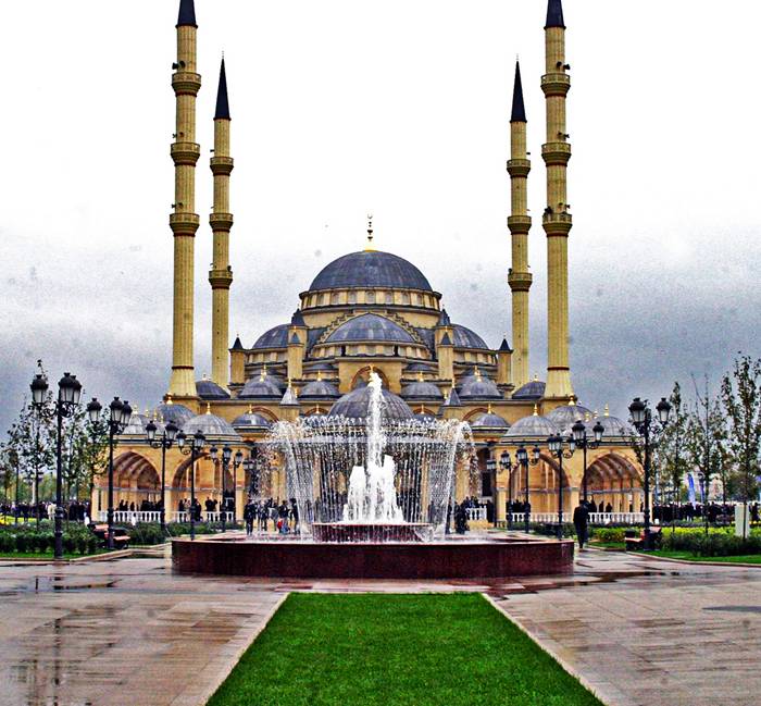 Pix Guru: Akhmad Kadyrov Mosque in Grozny — Chechnya