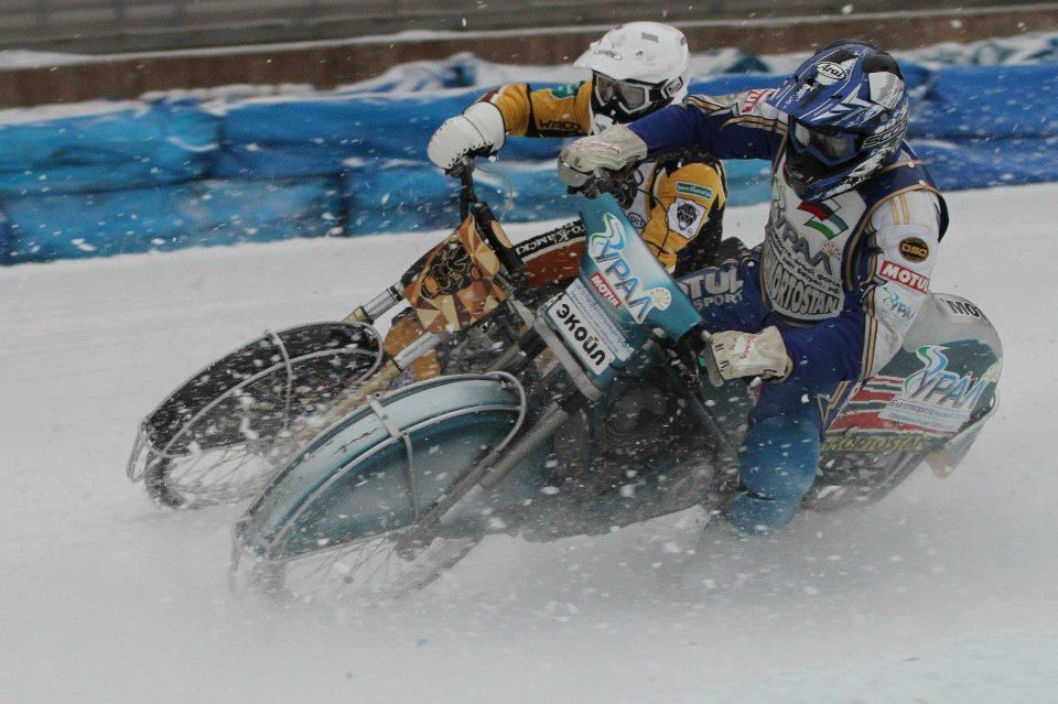 MOTORCYCLE 74: Ice speedway