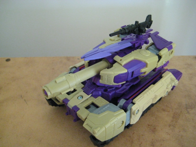 ChCse's blog: Toy Review: Transformers Generations Blitzwing