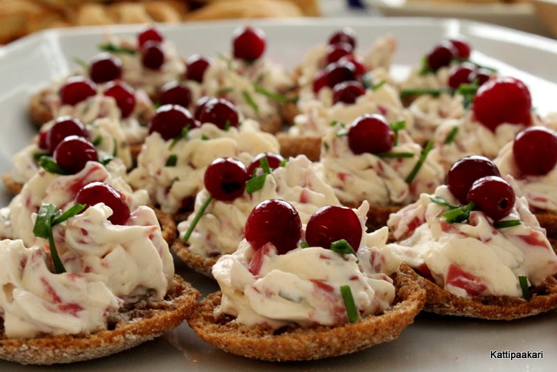 Kattipaakari: Ruisnapit kylmäsavuhärkätäytteellä