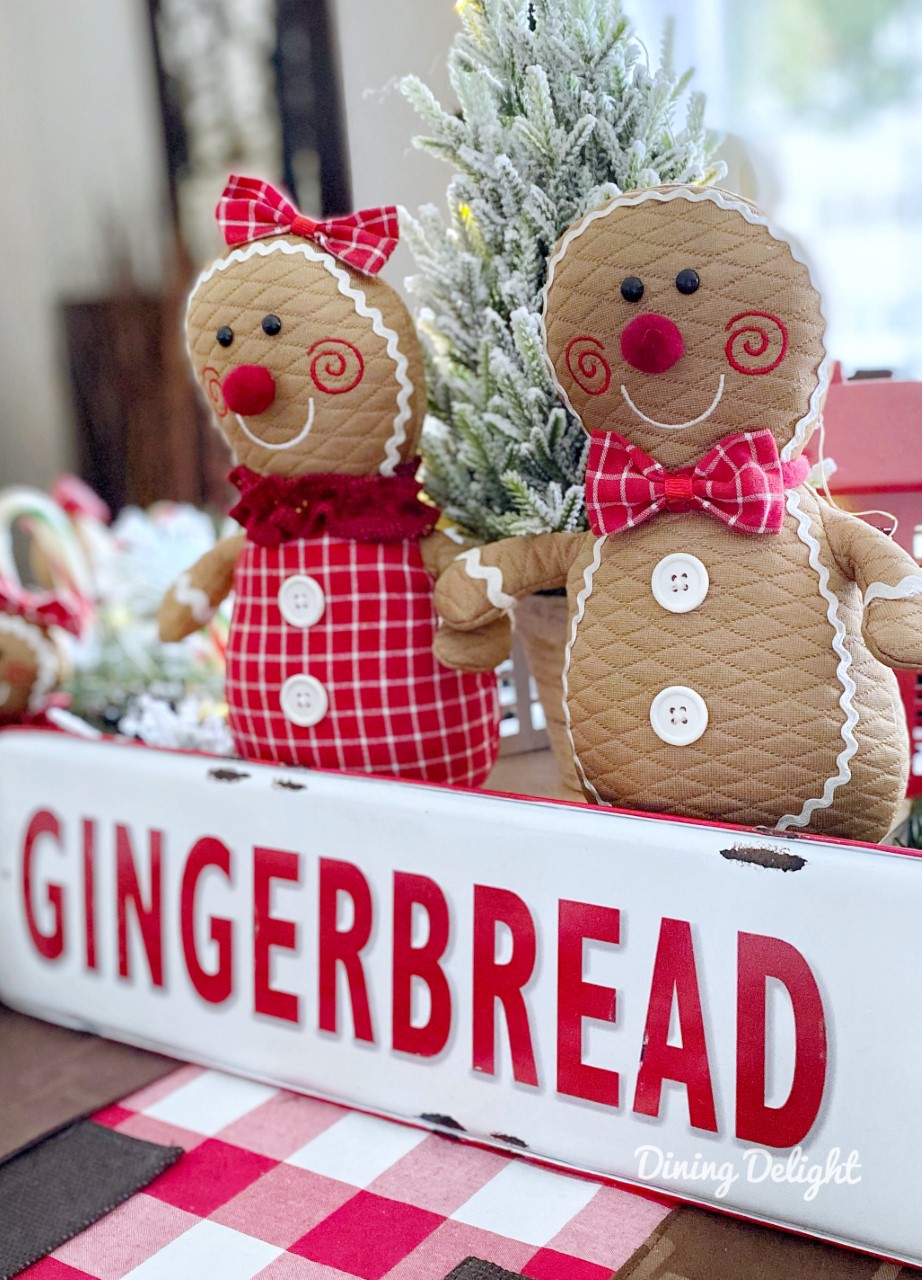 Dining Delight: Gingerbread Themed Christmas Tablescape