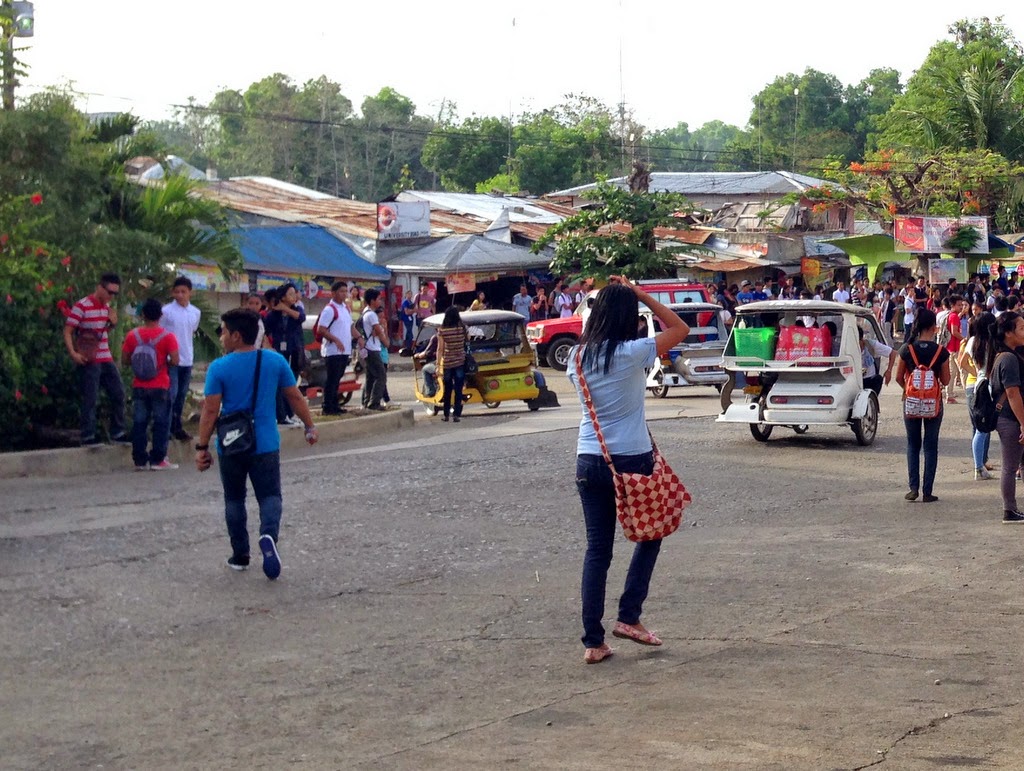 Thoughts on Filipino words: Lakad (to walk)