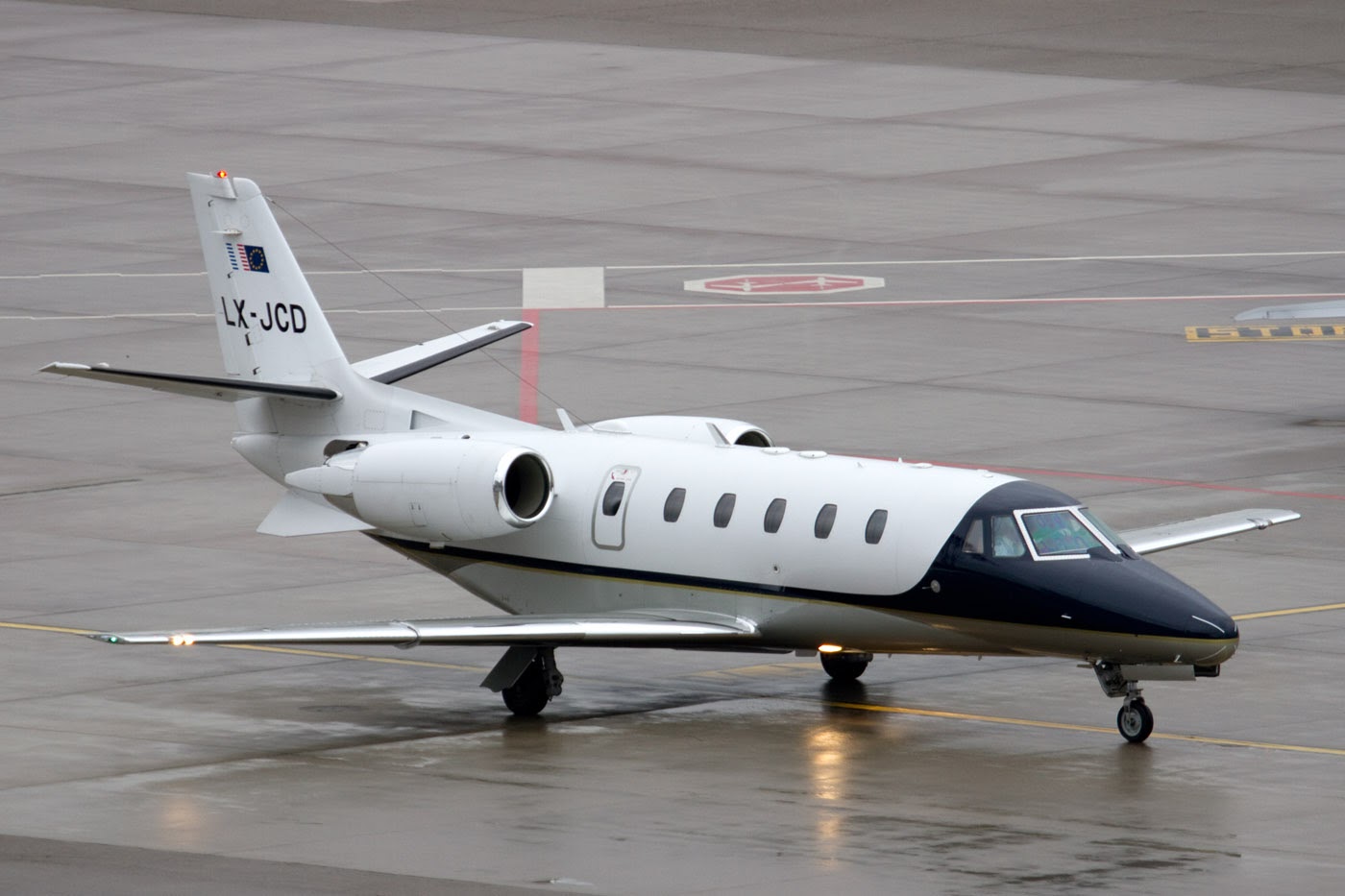 WEF - Jets 2014: JC Decaux C560 LX-JCD