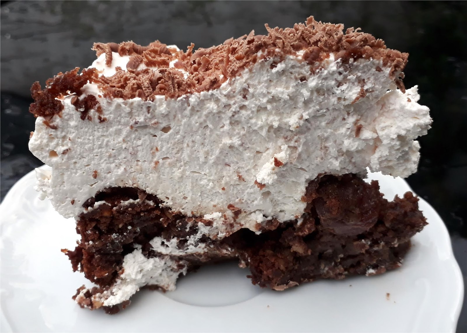 KIRSCHTORTE MIT SAHNEHAUBE - rideros