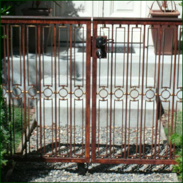 Iron Gates ~ WROUGHTIRONCONTRACTORS.COM