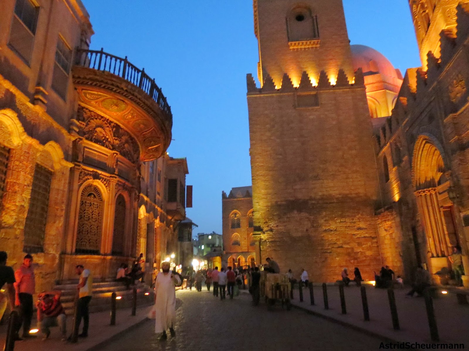SpiegelEye: When the sun goes down on Al-Muizz Street