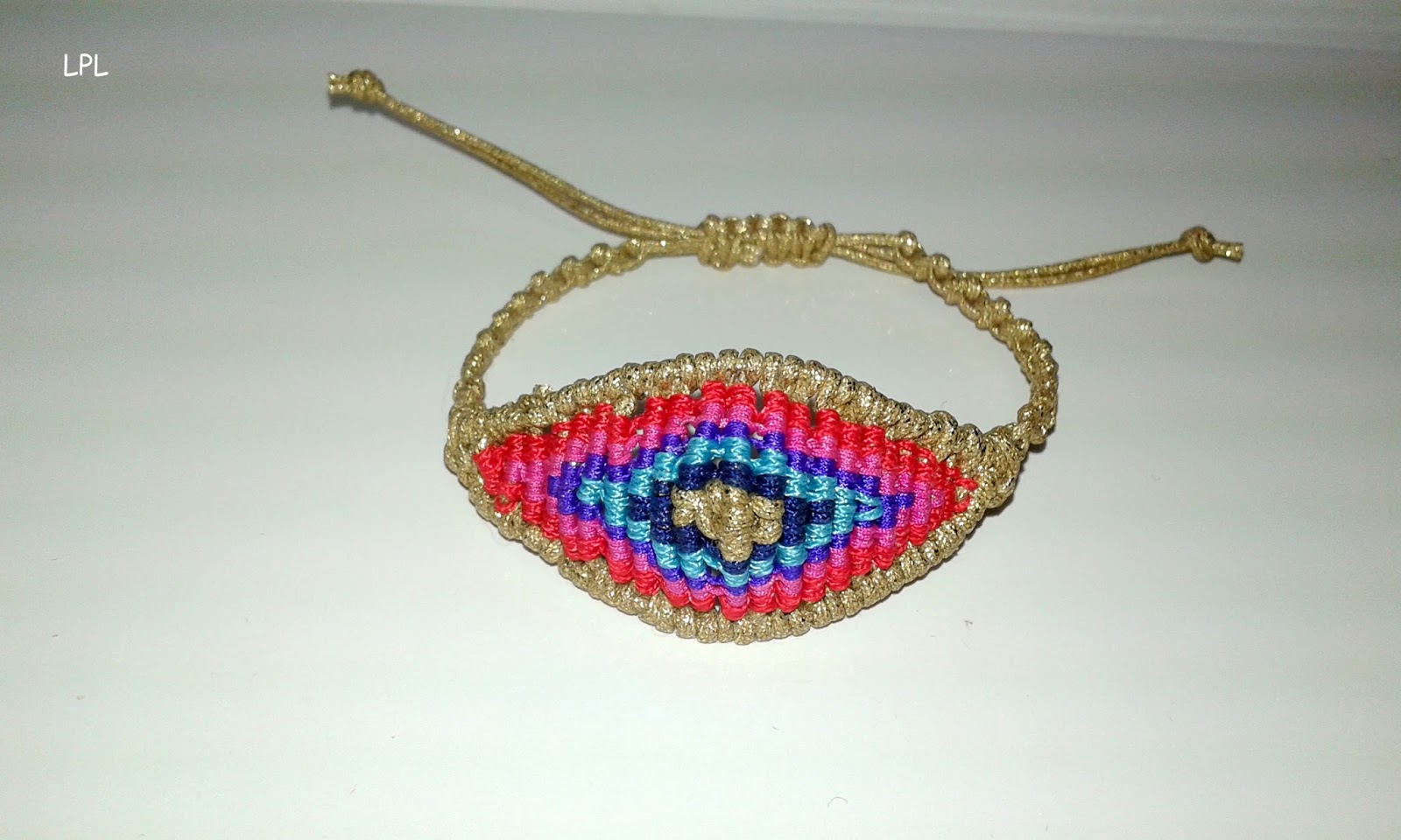BEADS and GEMS : Βραχιολια & Μενταγιον μακραμε - Ματι - Macrame ...