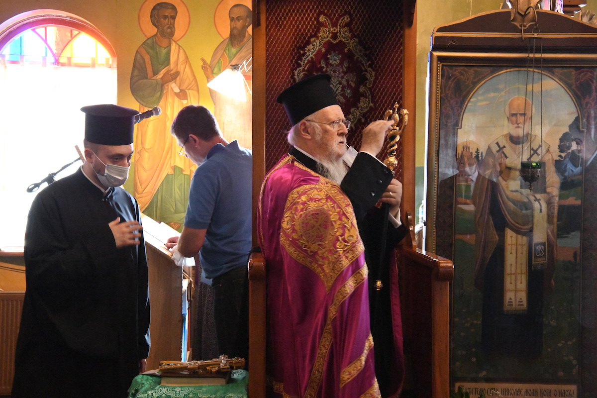 ΦΩΣ ΦΑΝΑΡΙΟΥ: ΠΑΤΡΙΑΡΧΙΚΗ ΧΟΡΟΣΤΑΣΙΑ ΣΤΟ ΜΕΤΟΧΙ ΤΗΣ Ι. ΜΟΝΗΣ ...