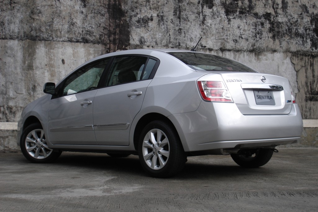 Review: 2011 Nissan Sentra 200 CVT | CarGuide.PH | Philippine Car News ...