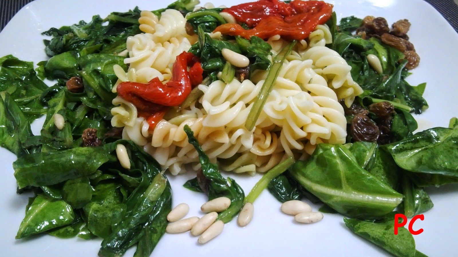 Nuestros Placeres en la cocina: Ensalada de pasta con acelgas salteadas