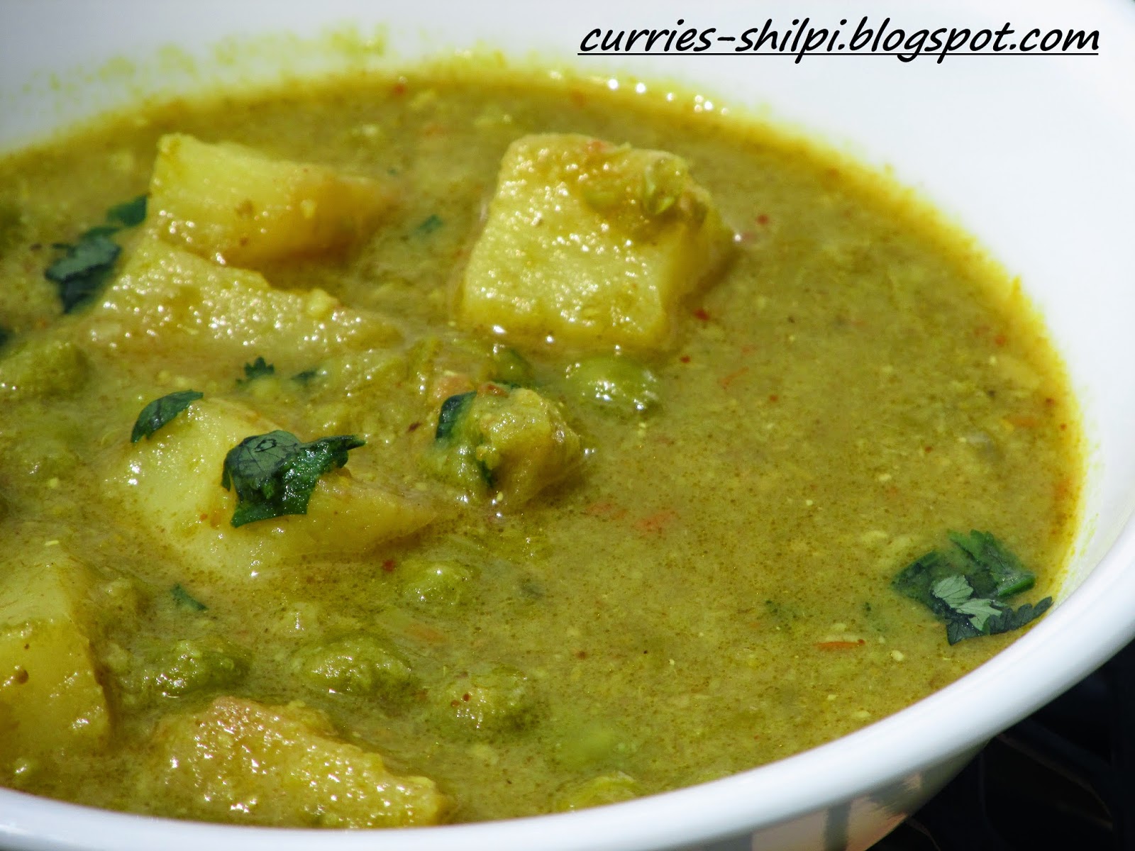 Mutter ka Nimona (Potato cooked in Peas curry)