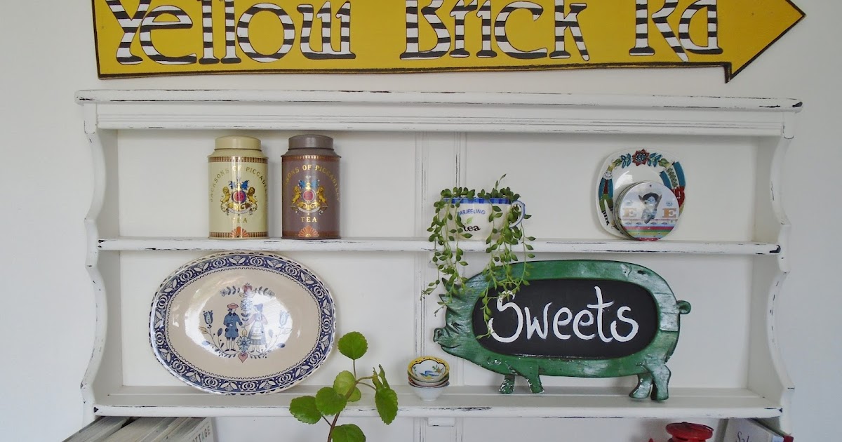 JiggleMaWiggle: Wood Arrrow Sign