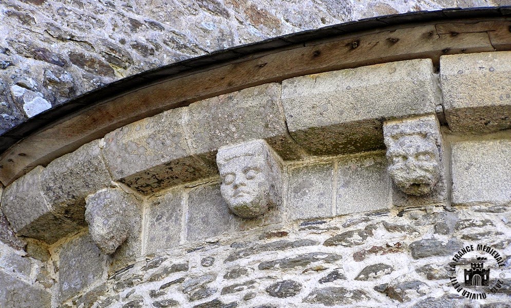 LA FRANCE MEDIEVALE: SAINT-GILDAS-DE-RHUYS (56) - Abbatiale Saint-Gildas (Extérieur)
