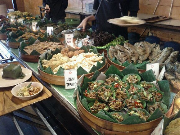 Traveler Writer: Warung Nasi Ampera, Favoritnya Masakan Sunda...