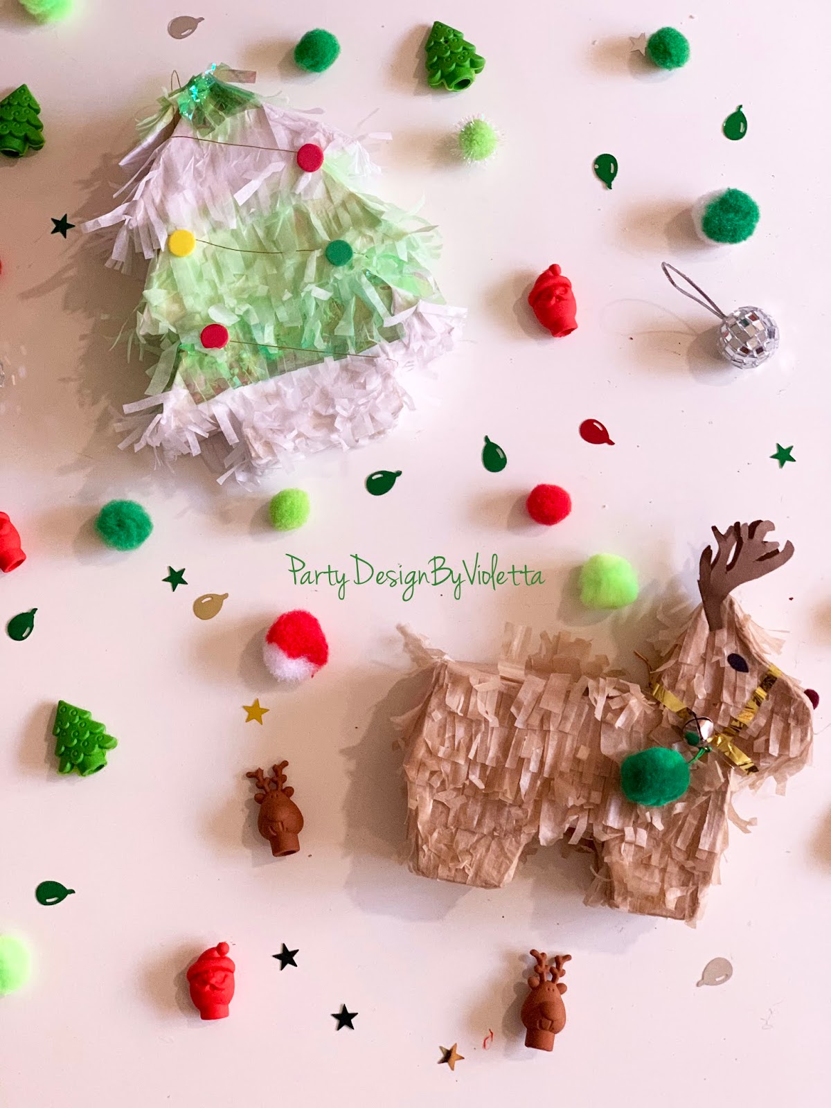 Mini piñatas for Christmas, a very festive set-up for the littles ones ...
