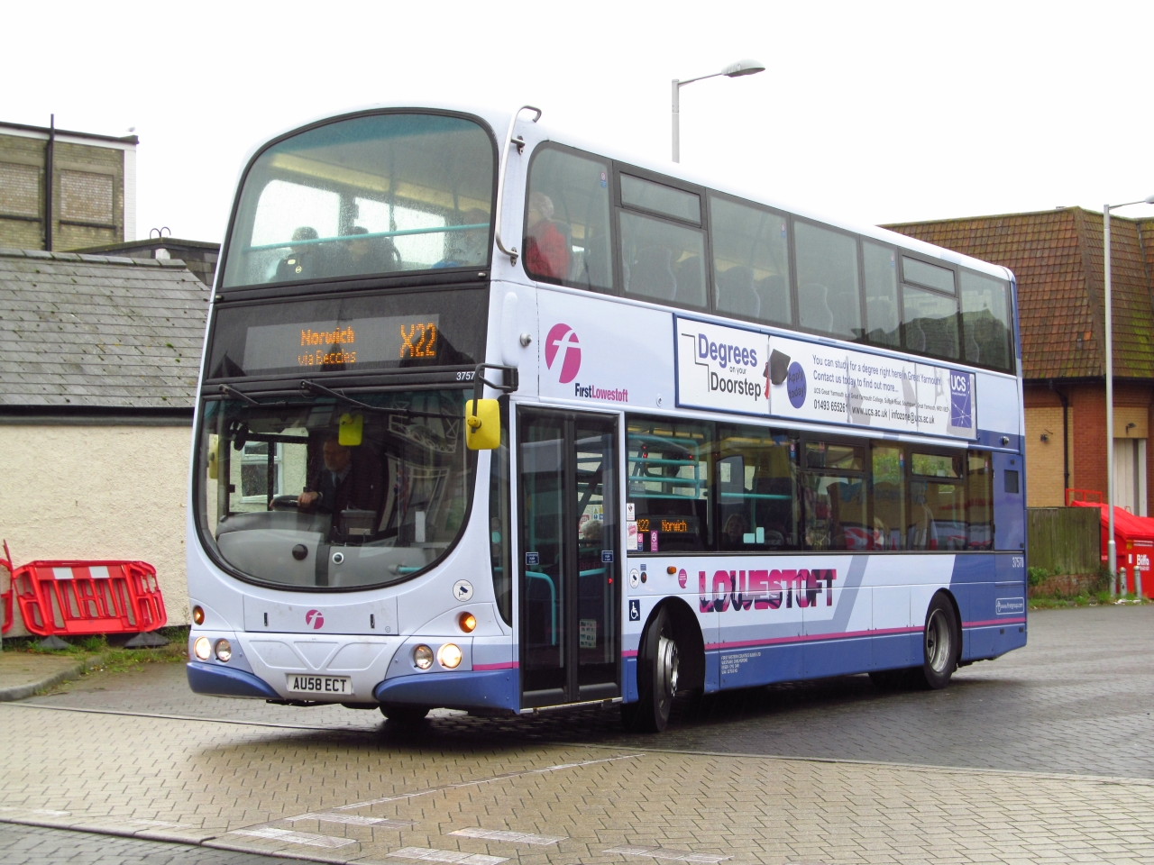 East Norfolk (& East Suffolk) Bus Blog: Damp and Chilly Lowestoft