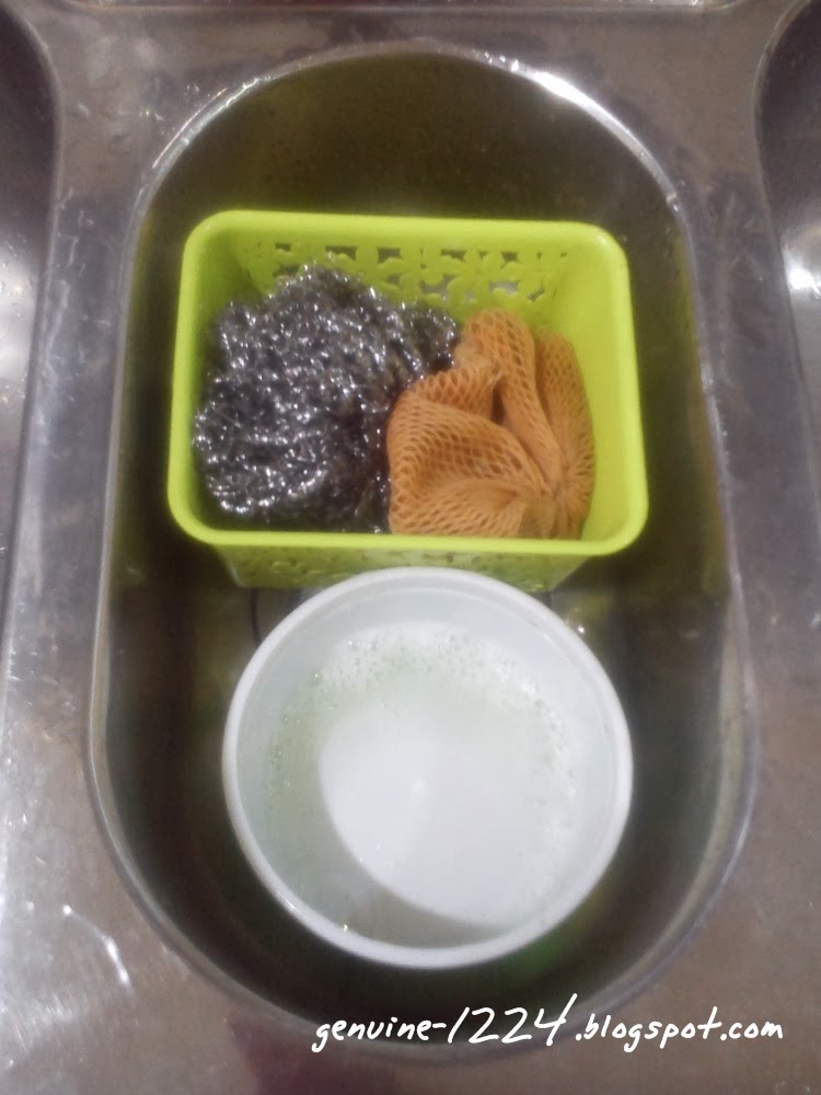 aku dan sesuatu....: Bekas di sinki dapur