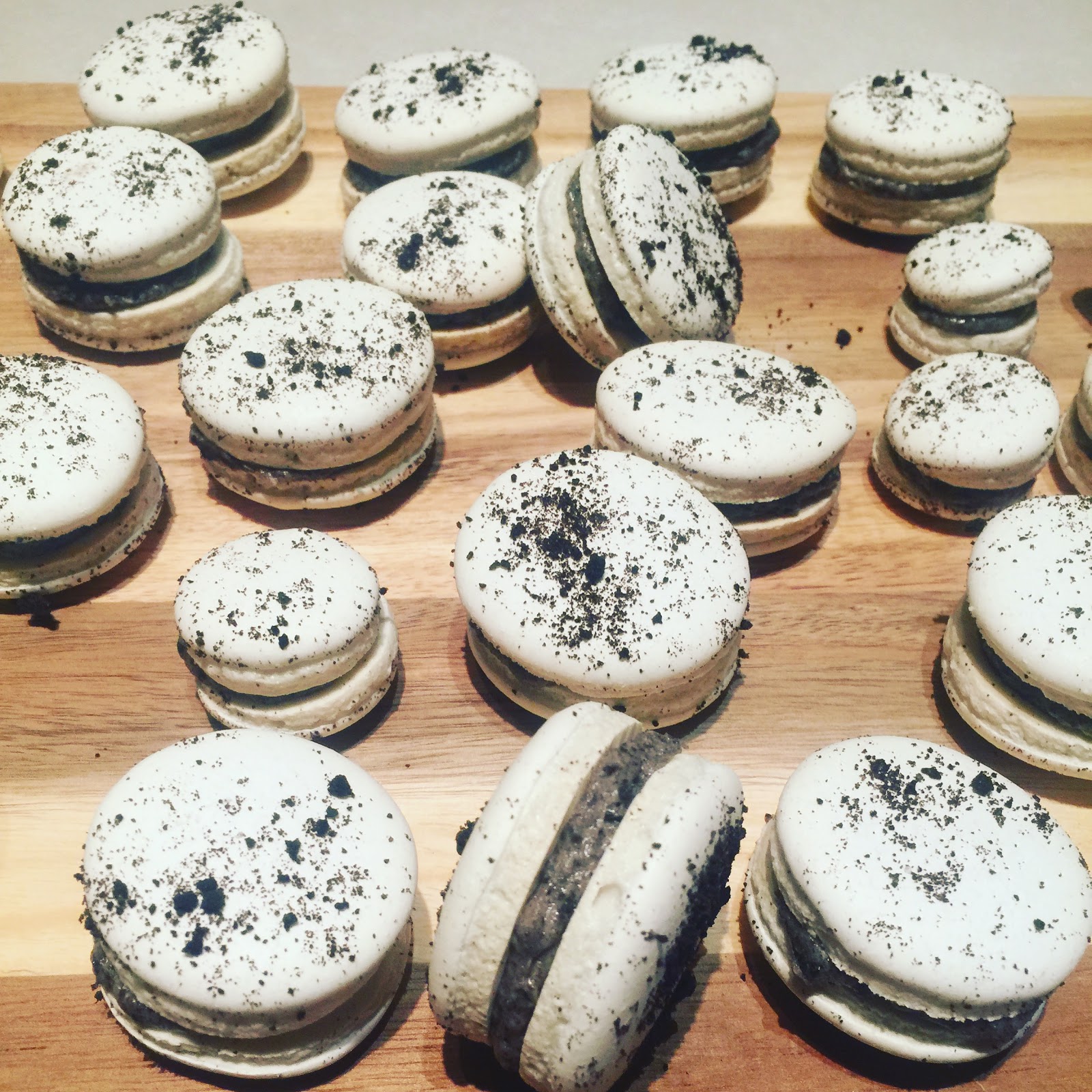 JasmineRichelleBakes: Cookies & Cream Macarons For The Win!
