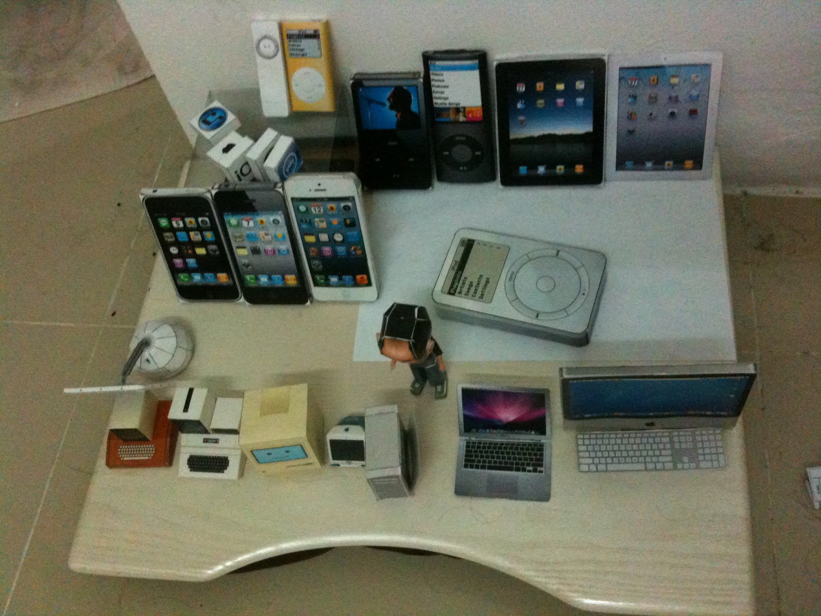 Adventure. Art. Engineering.: [Discontinued] Papercraft Project: Apple ...