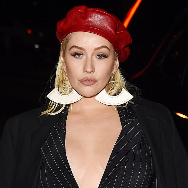 Christina Aguilera debuts new lips #horrible #WTF ~ TOYA'Z WORLD Christina Aguilera debuts new lips #horrible #WTF ~ TOYA'Z WORLD