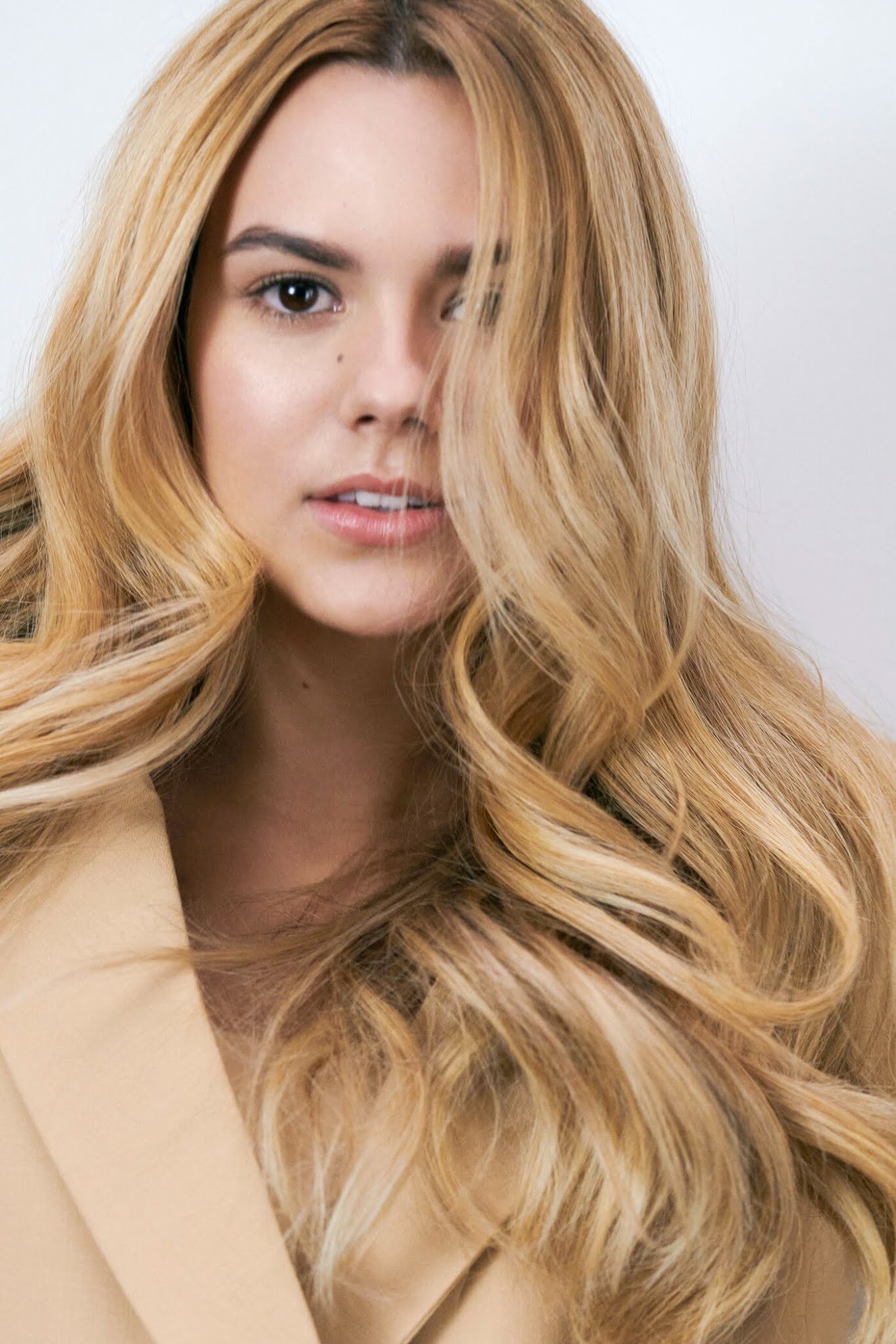 GNTM Cycle 16 6th Episode : Sedcard Photo Shoot - MforModels