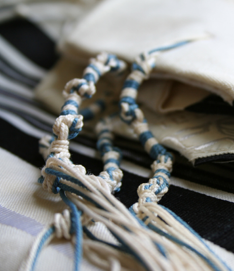 epexegesis: Jesus wore tassels