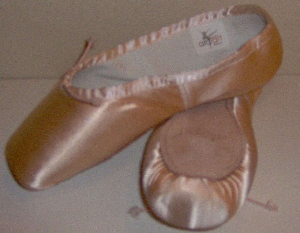 Antique Pointe Shoes: Aloart