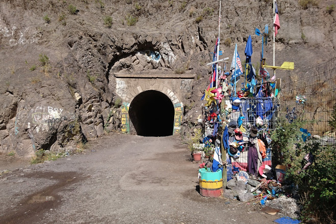 El Tinoco, o túnel místico do Chile - Enquanto Isso | @beaviaja