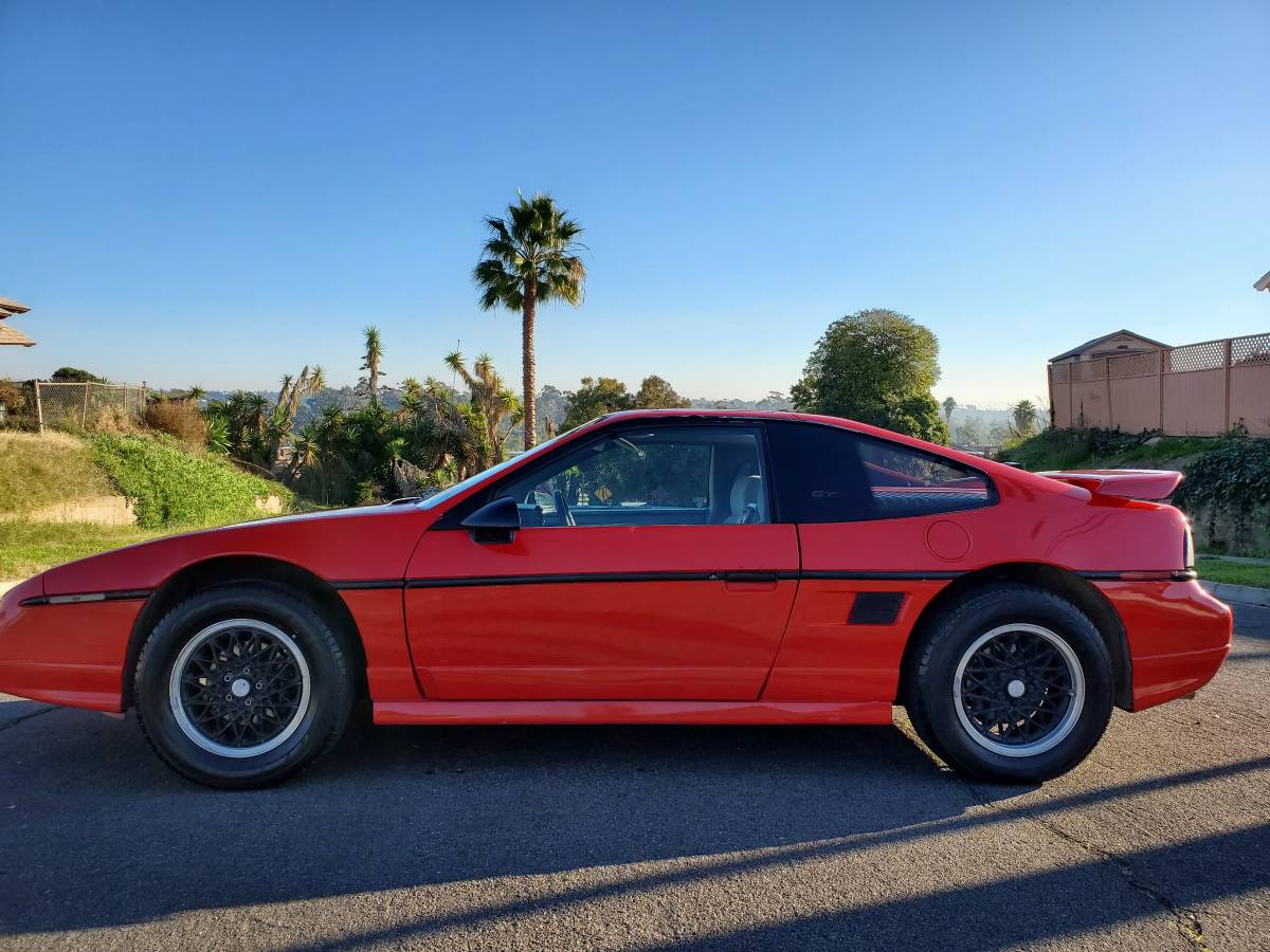 Mid Engine Mayhem: 1988 Pontiac Fiero GT - DailyTurismo