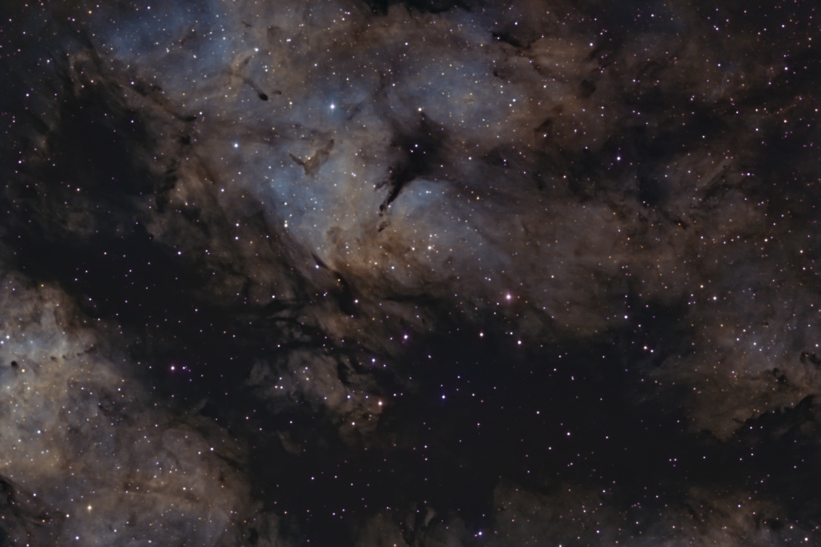 Cosmic Photons Astrophotography : SH2 108 Hubble Palette