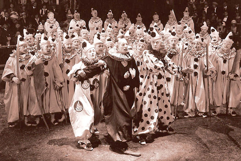 MI ENCICLOPEDIA DE CINE: 1924 - El que recibe el bofetón - HE WHO GETS ...