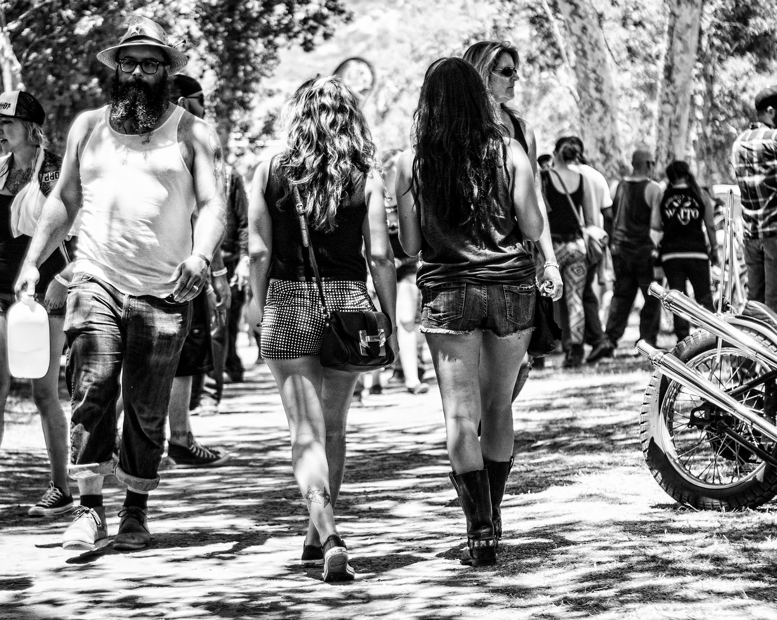 Vandoleros, Van Club: Born Free 6 with Blown Photography