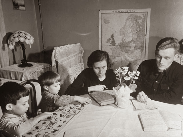 21 Vintage Pictures Capture Everyday Life of the USSR in the 1930 and ...